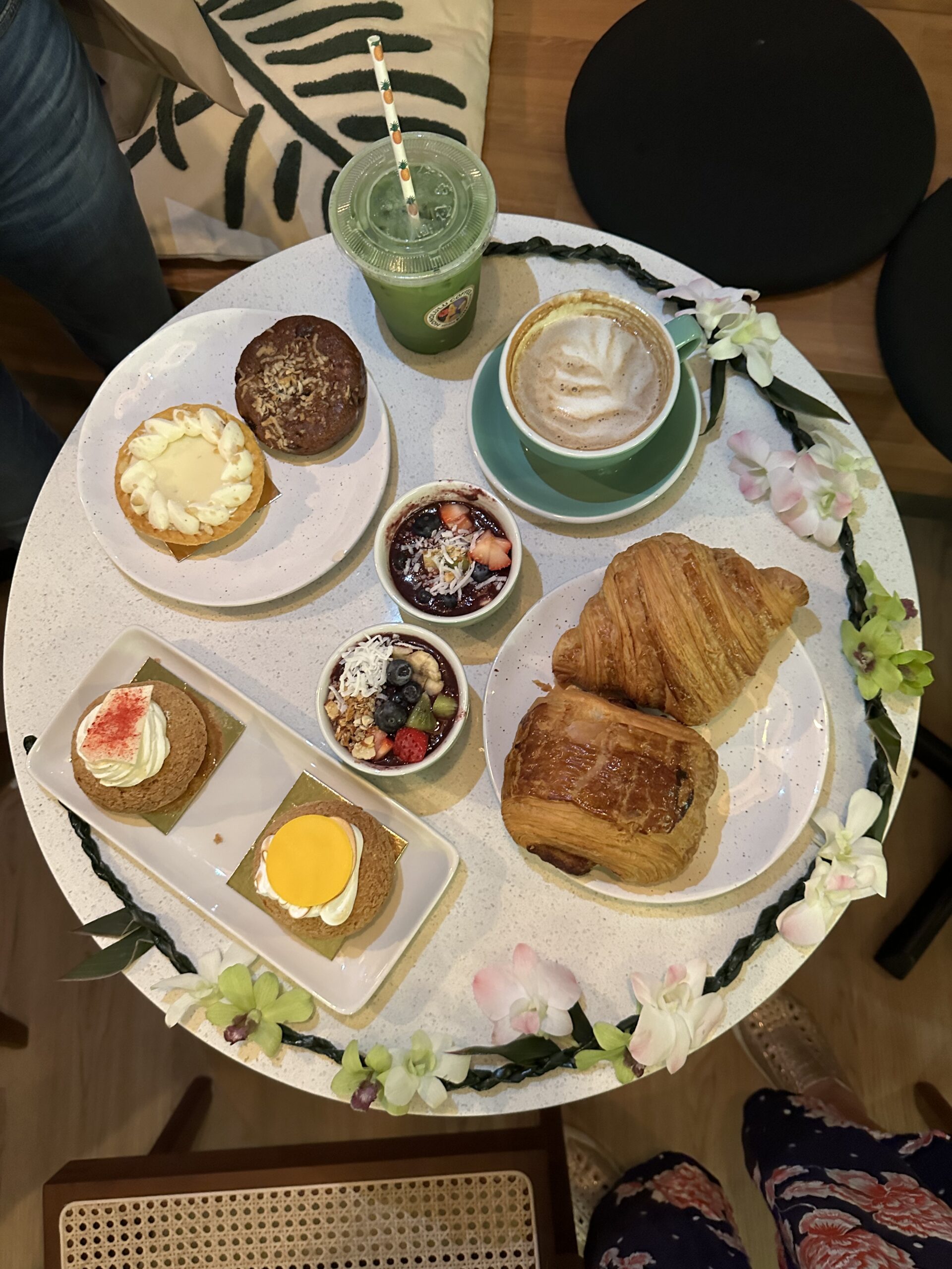 Honolulu Cafe False Creek - Mag Mei Adventures