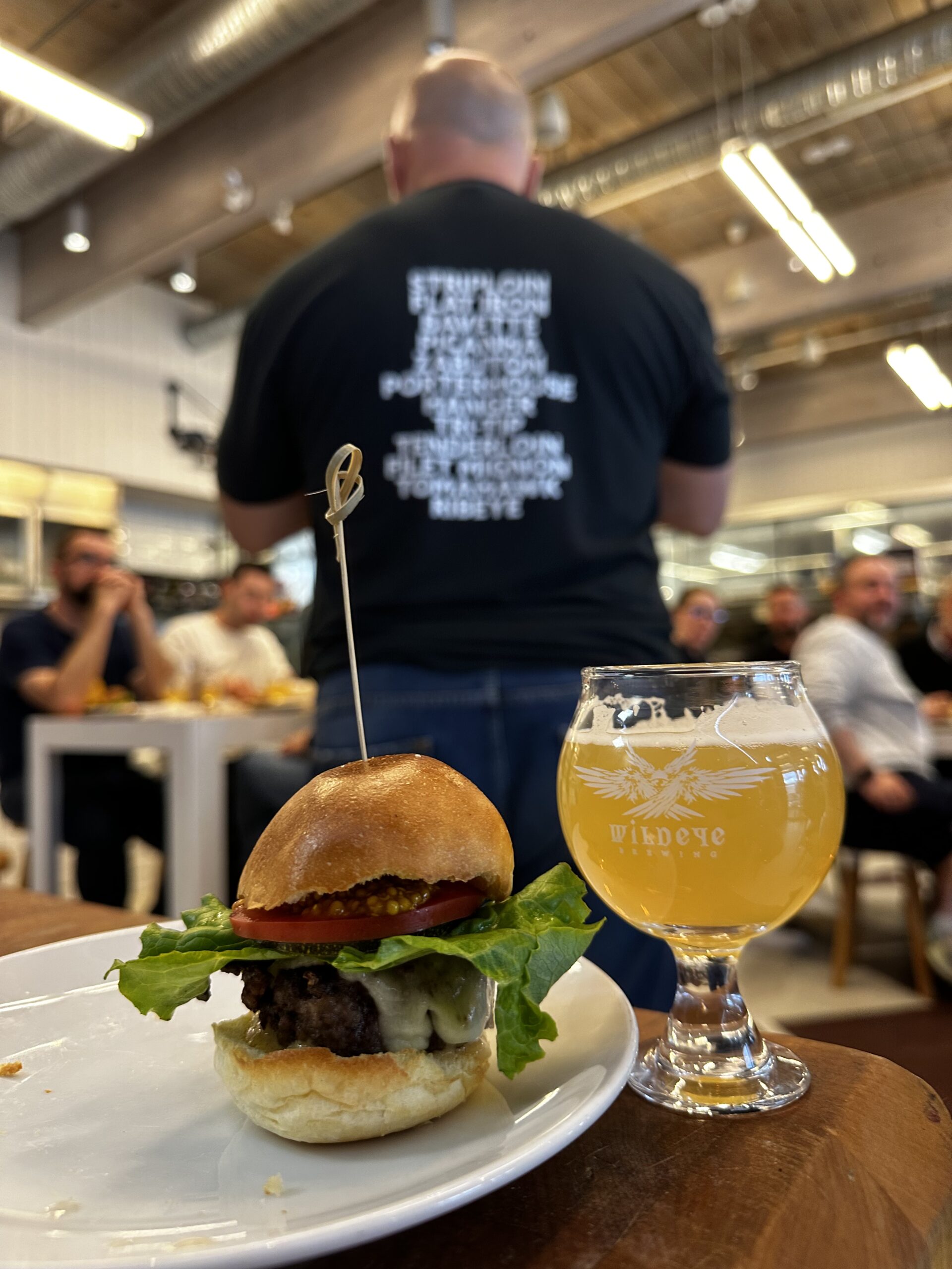 Two Rivers, burgers & beers tasting - Mag Mei Adventures