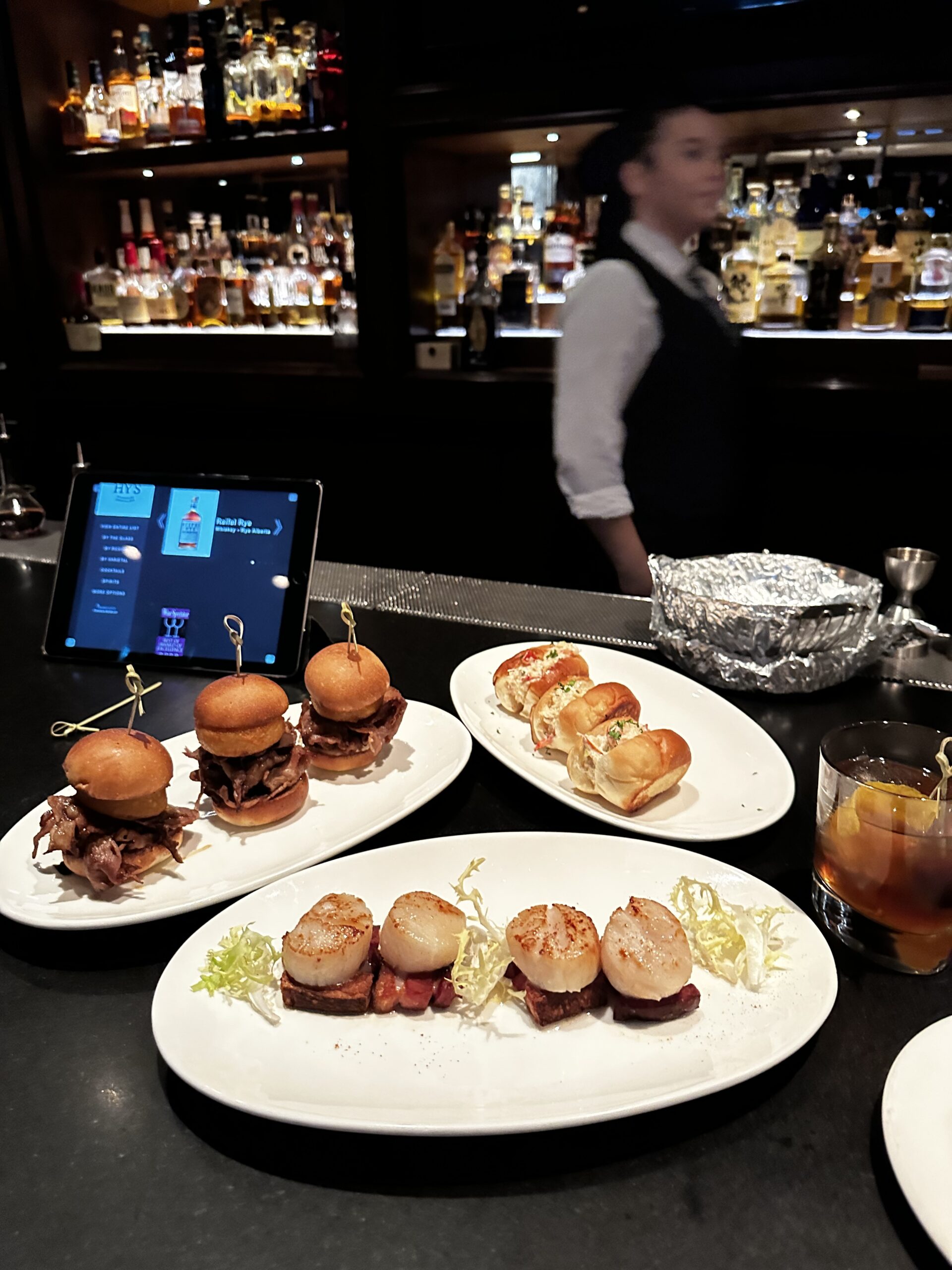 Hy’s, happy hour - Mag Mei Adventures